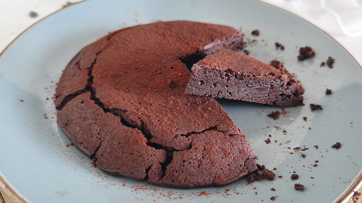 Torta keto al cioccolato senza farina | ketoalessia.com